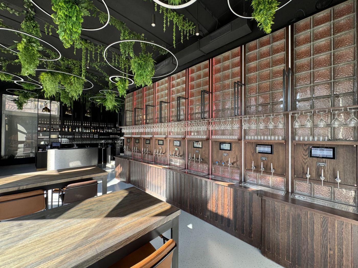 Silver Taps: Prague’s First Self-Service Beer Wall Opens at I.P. Pavlova - Prague Daily News